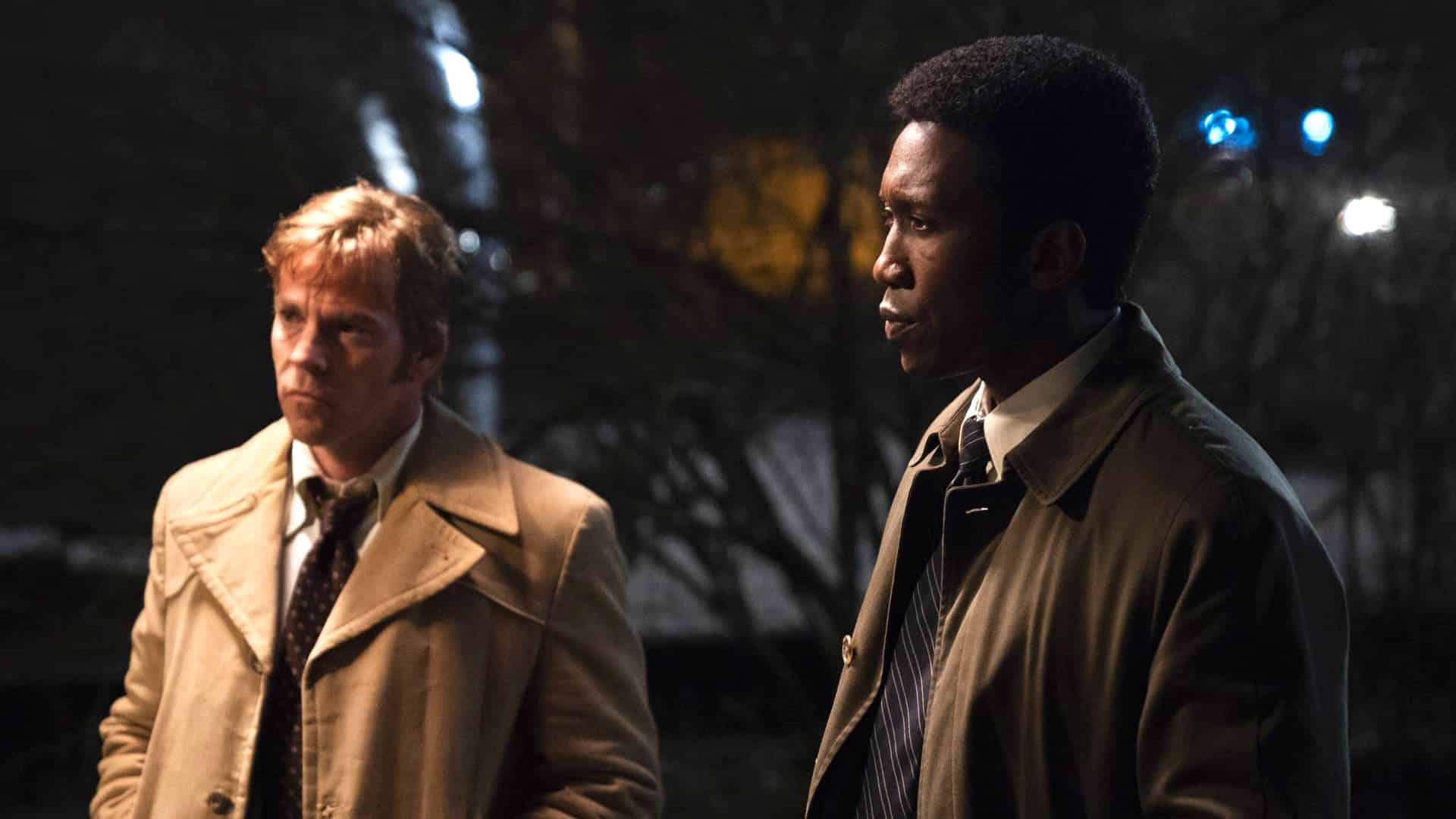 True Detective 3: Mahershala Ali e Stephen Dorff in una scena della serie