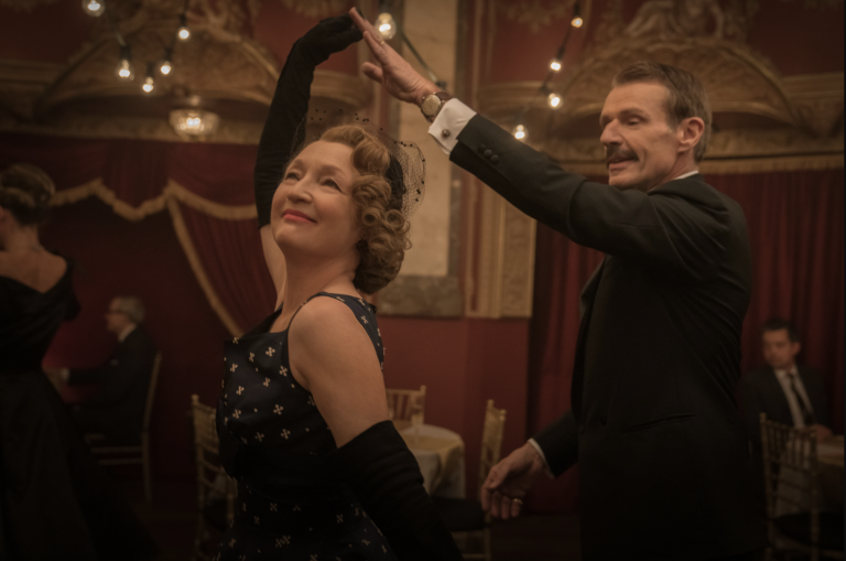 La Signora Harris va a Parigi: la recensione del film di Anthony Fabian